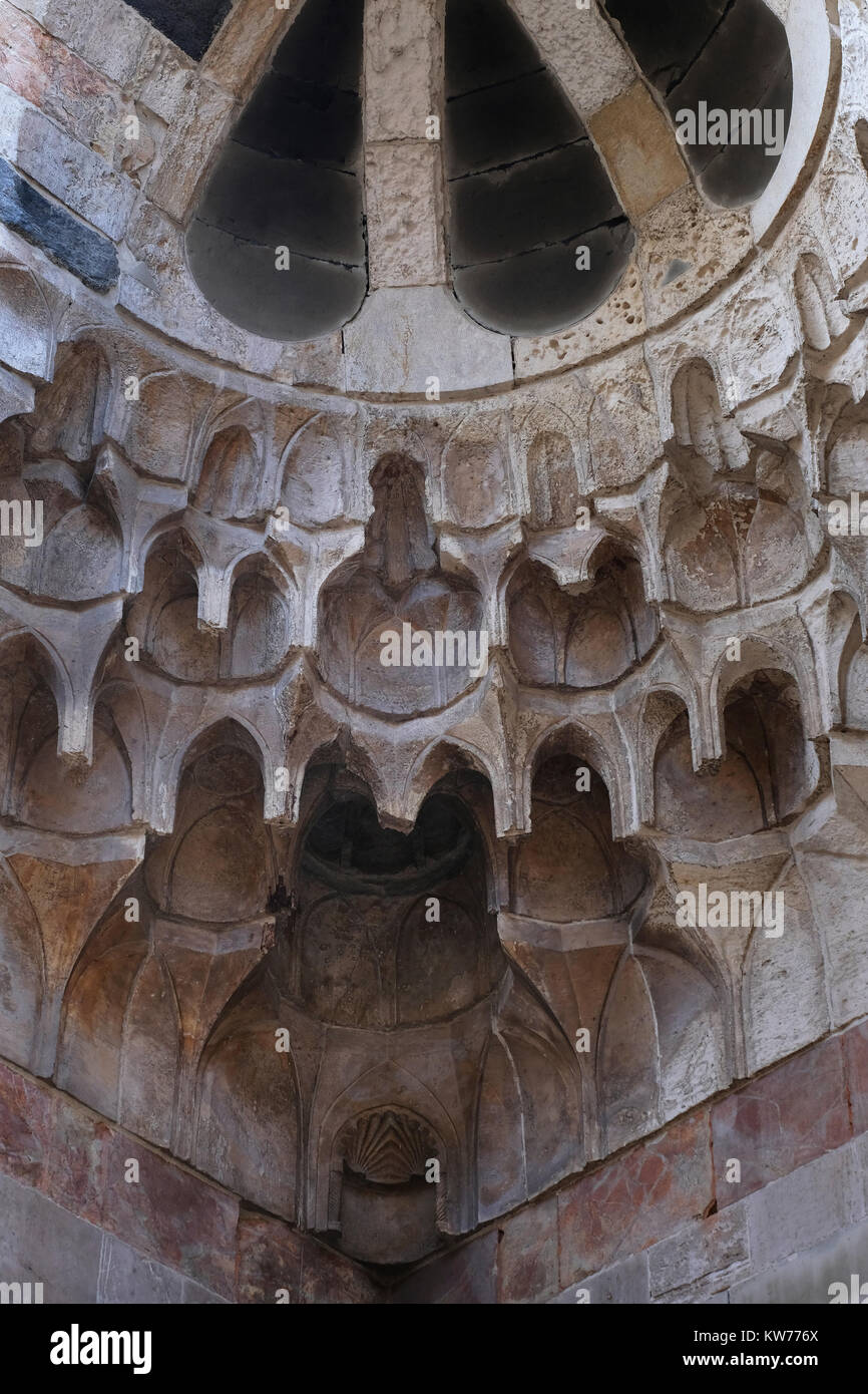 Muqarnas decoration at the entrance door hi-res stock photography and ...