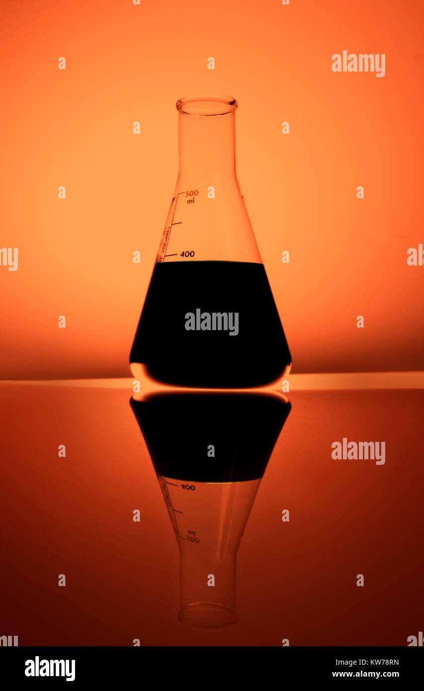 Titration flask hi-res stock photography and images - Alamy