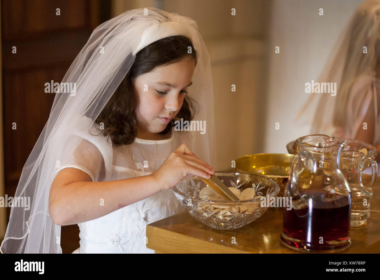 Holy communion girl hi-res stock photography and images - Alamy