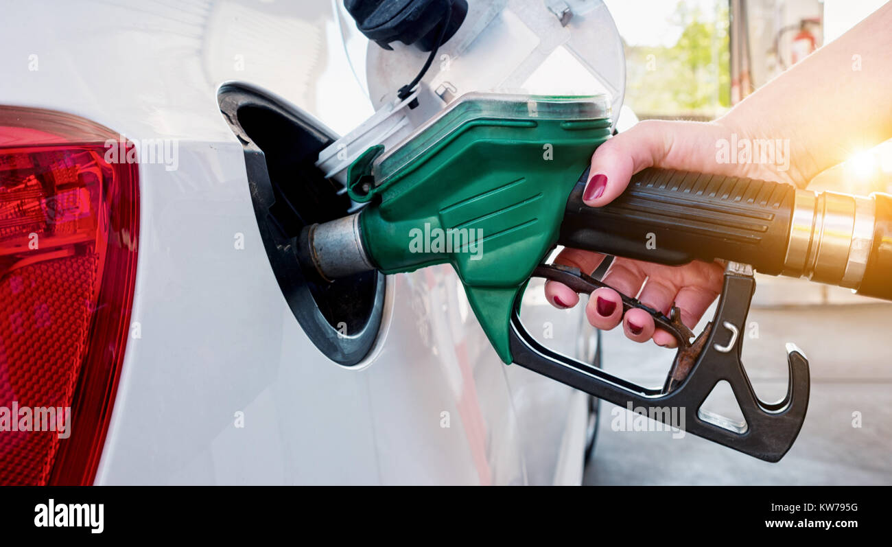 Fuel And Refueling _ Underwing Vs Overwing Aircraft Fuel Nozzles – ONZVM
