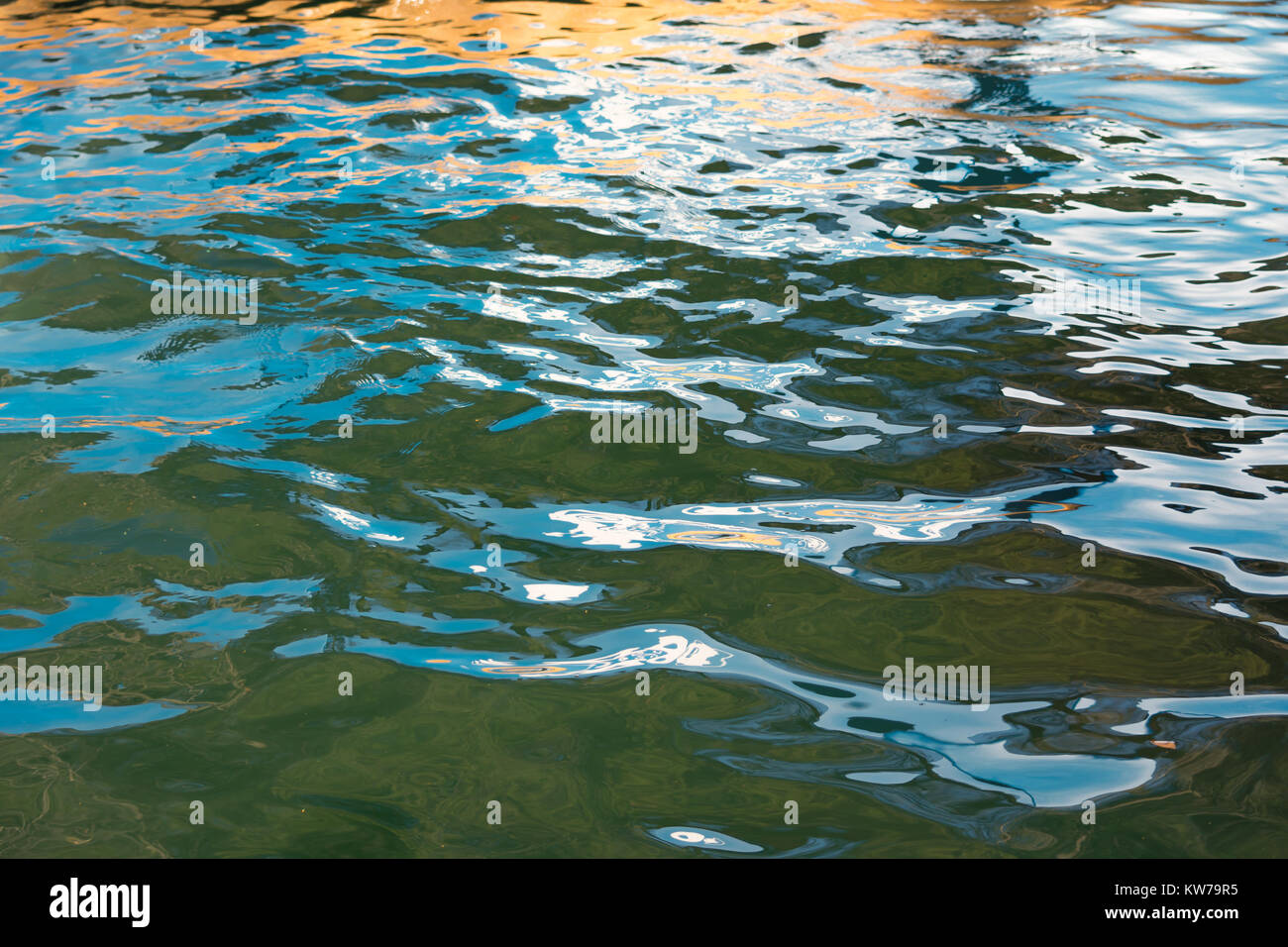 Water reflection of the sun Stock Photo - Alamy