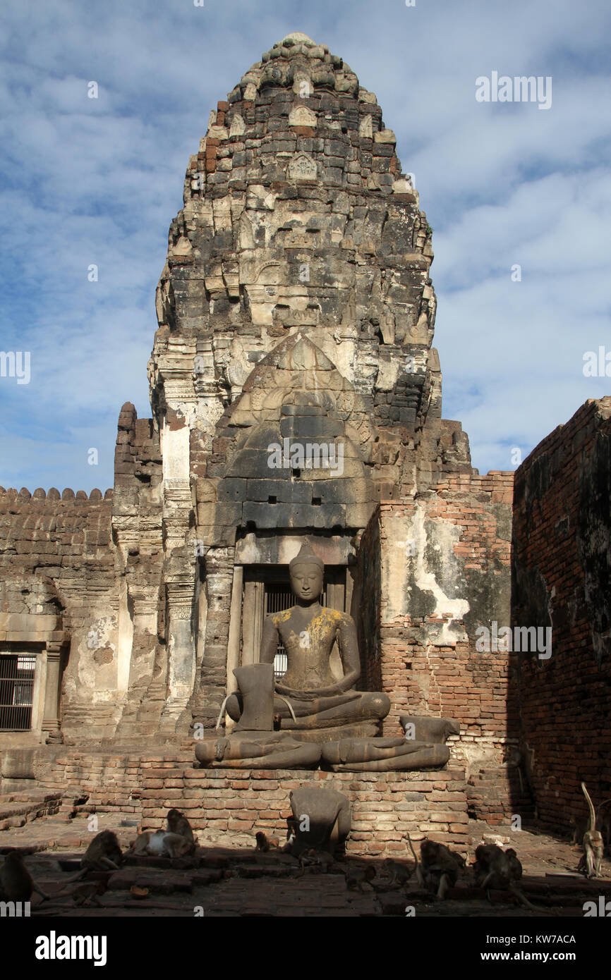 Old prang in Phra Prang Sam Yot, Lop Buri, Thailand Stock Photo - Alamy