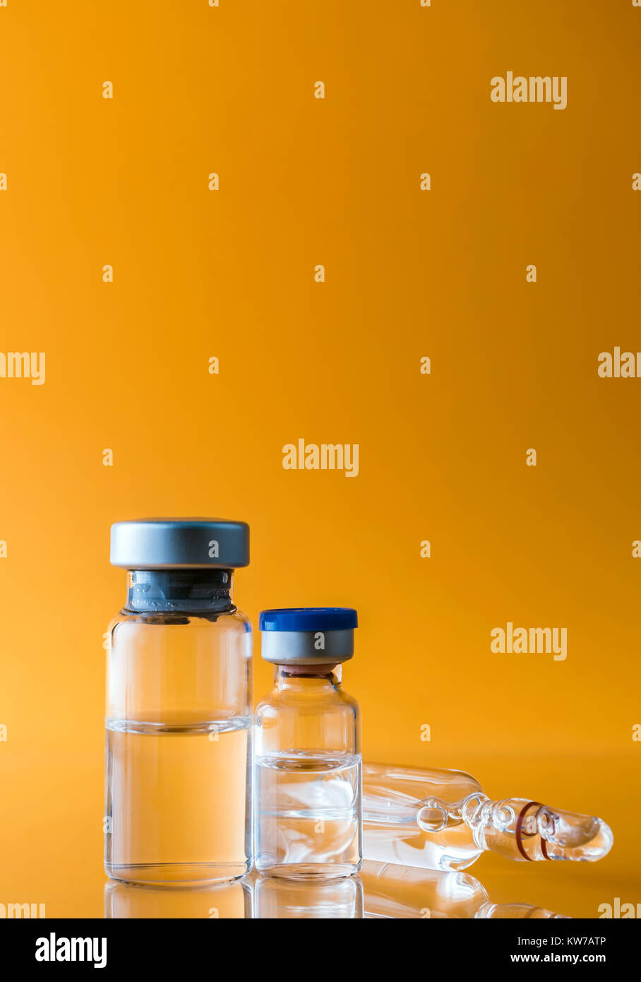 Medical injection vial hi-res stock photography and images - Alamy