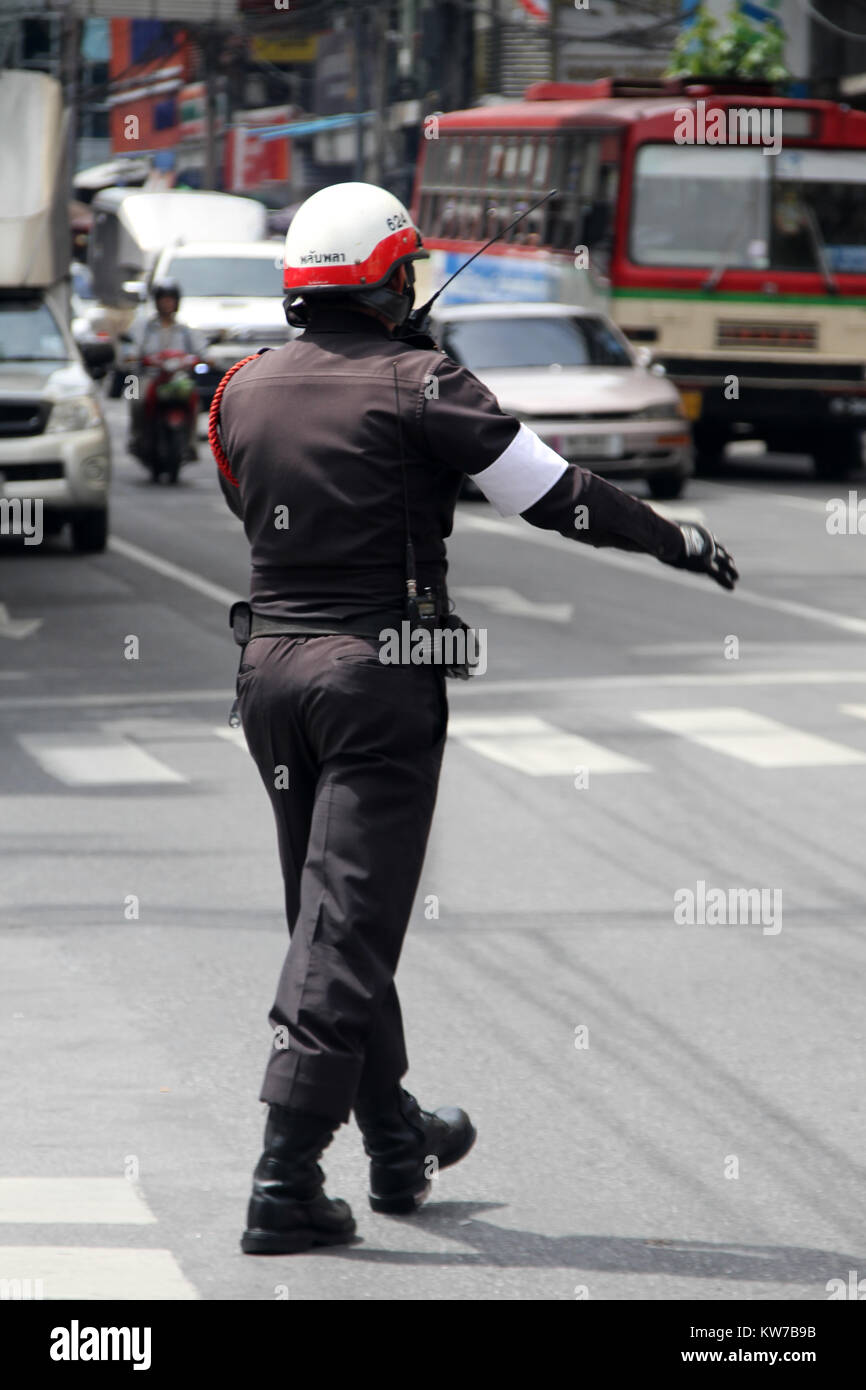 Policeman on the street of Bangkok, Thailand Stock Photo - Alamy
