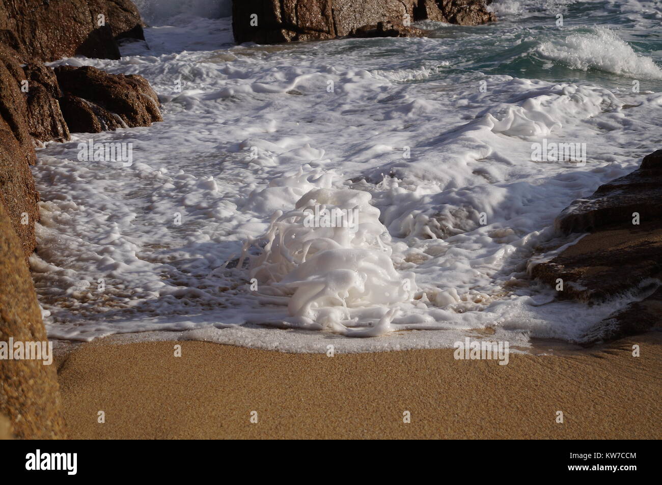 Overlapping waves on the shore of Pothcurno Beach Stock Photo - Alamy