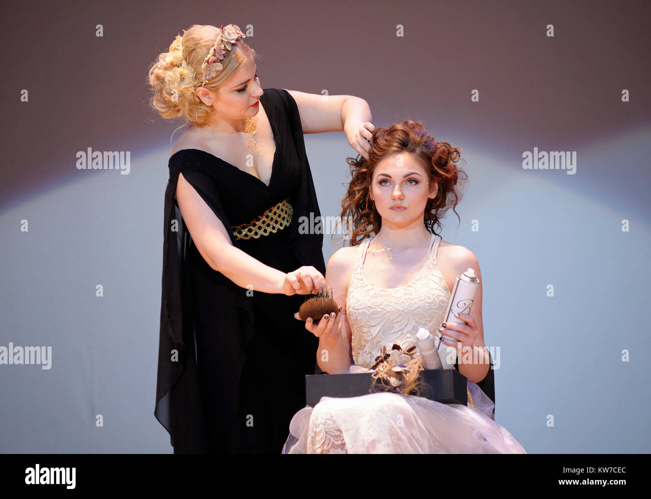 Hair setting hi-res stock photography and images - Alamy