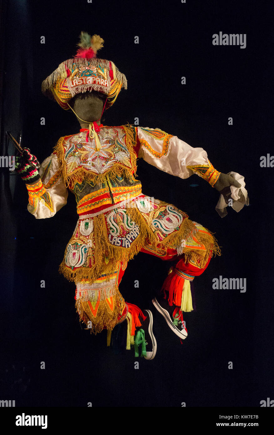 Native american dance artifacts hi-res stock photography and images - Alamy