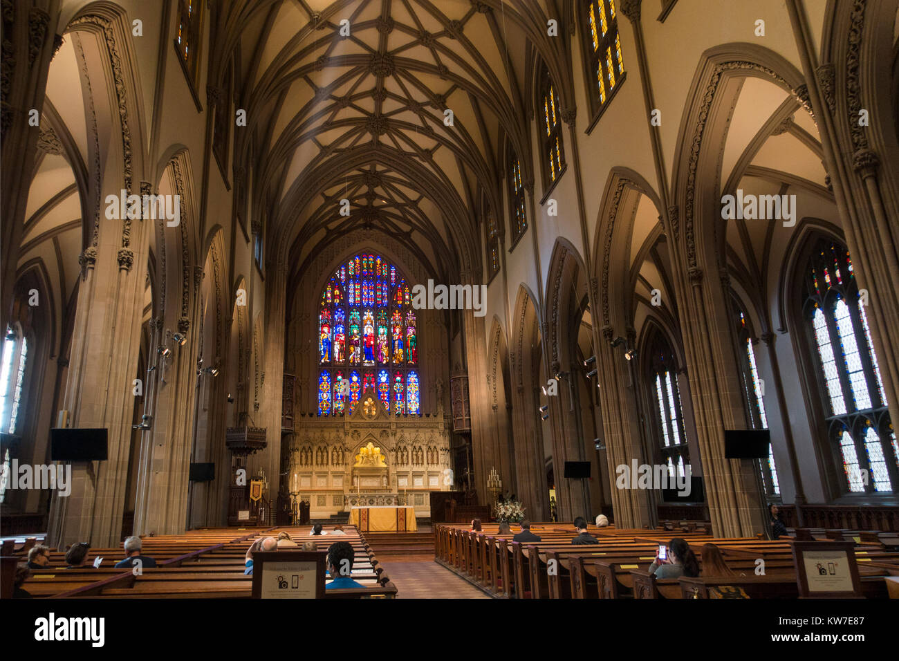 Trinity church downtown new york hi-res stock photography and images ...