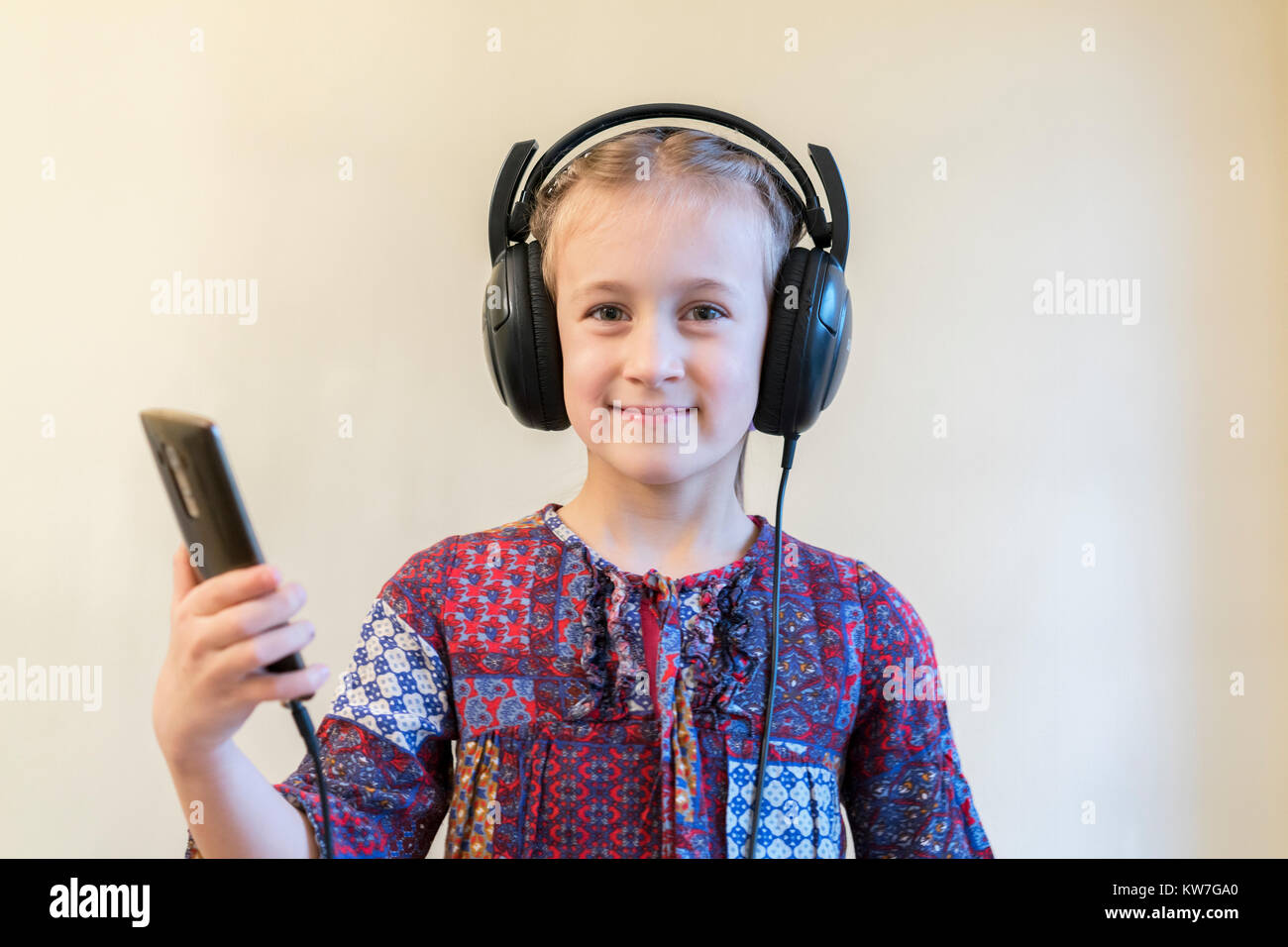 Little girl headphones hi-res stock photography and images - Alamy