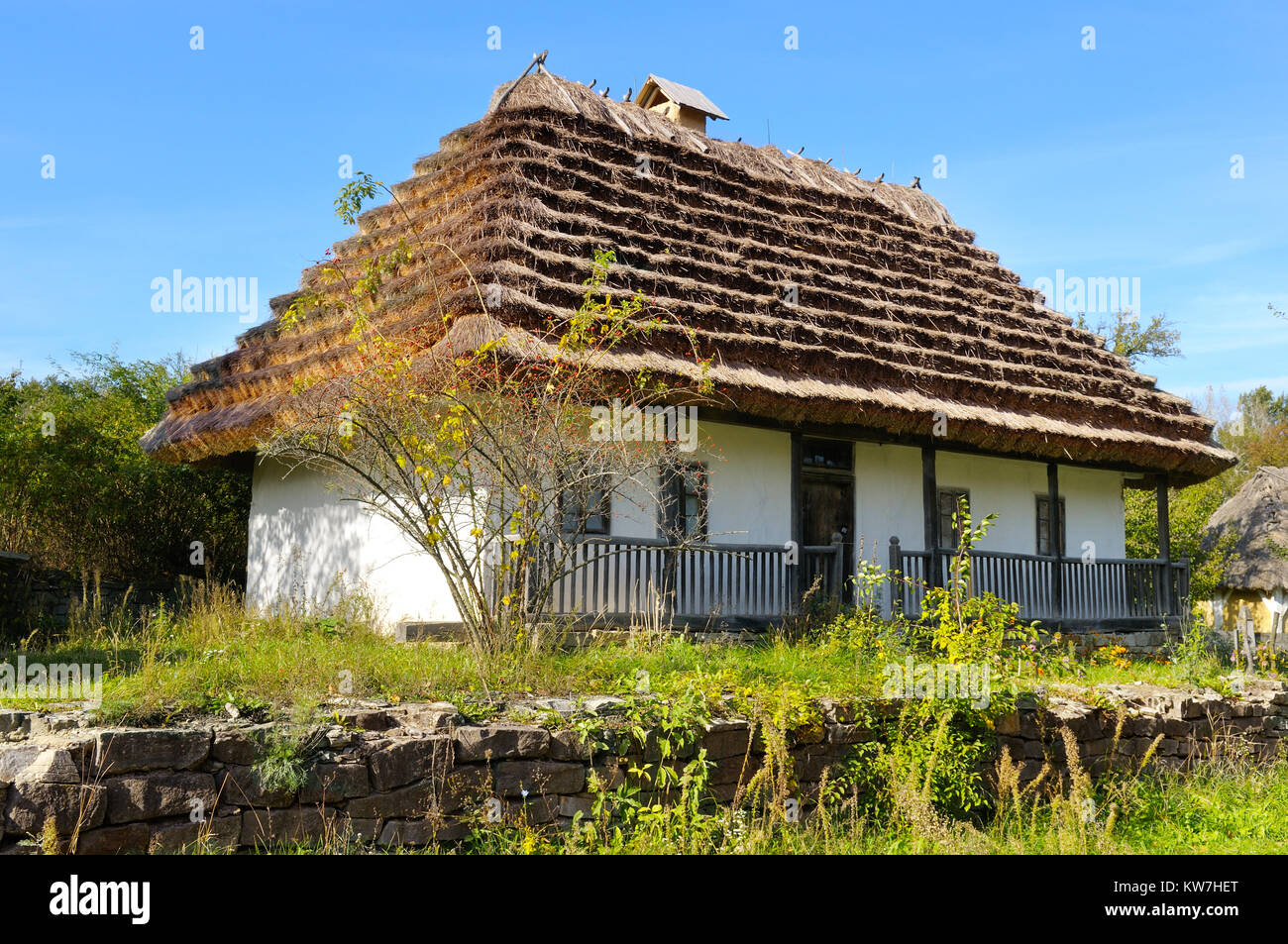 Old farmhouse with thatched roof hi-res stock photography and images ...