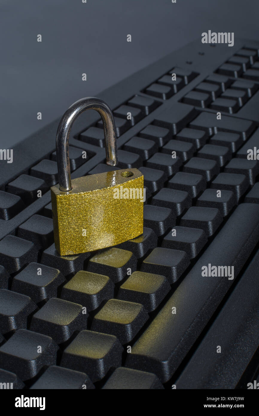 Padlock resting on blank black Qwerty keyboard - for concept of secure ...