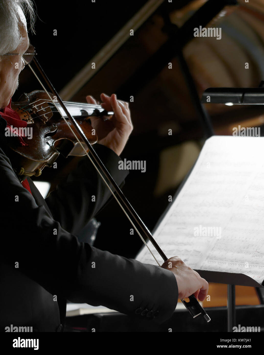 Soloist hi-res stock photography and images - Alamy