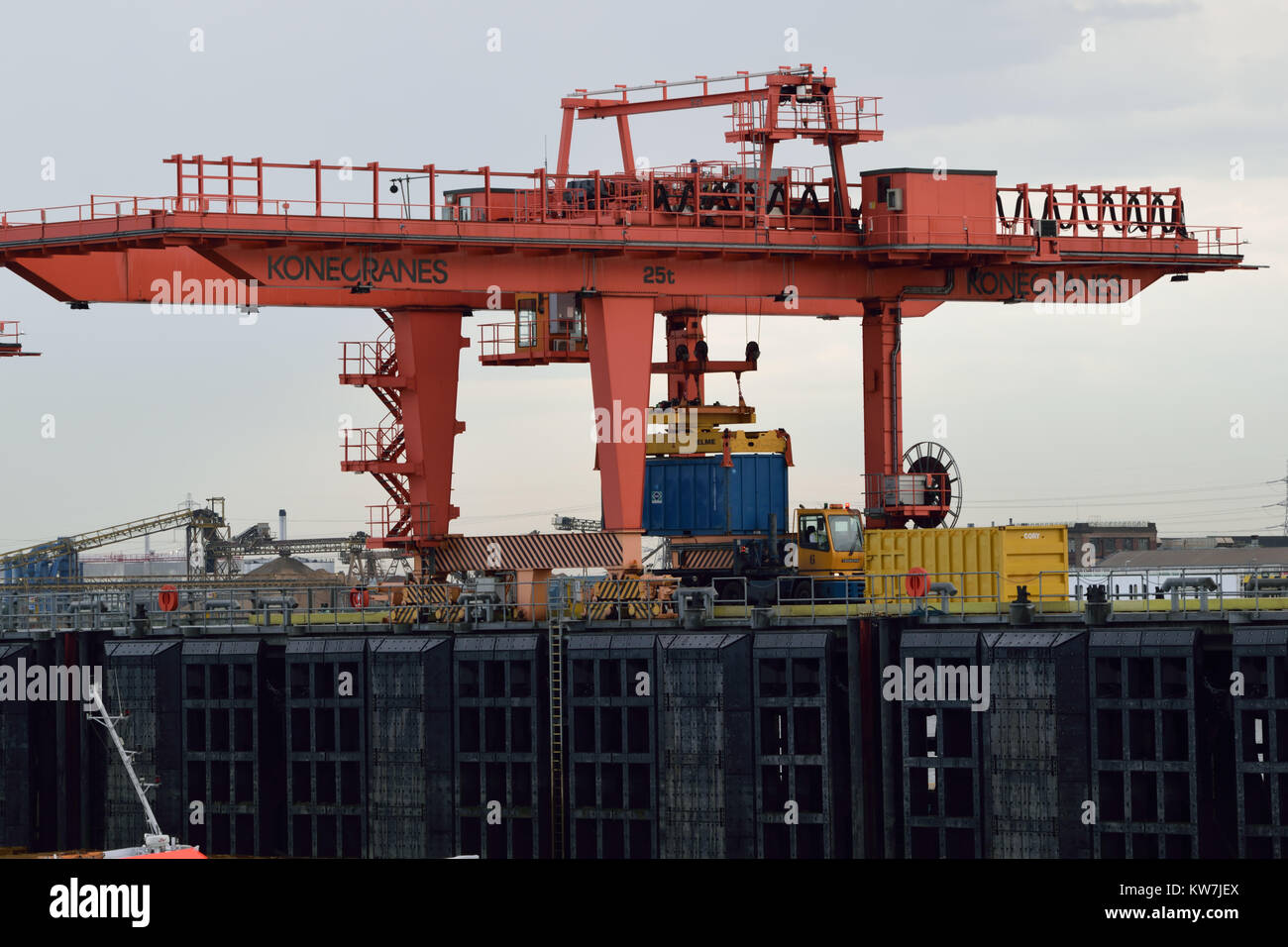 Shipping containers truck lorry hi-res stock photography and images - Alamy