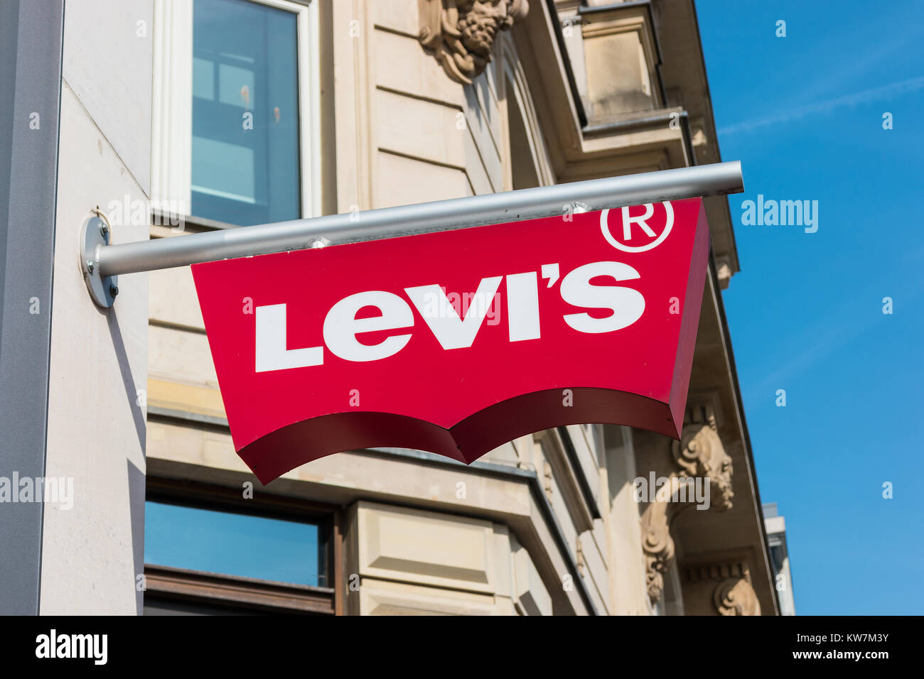 American clothing brand men hi-res stock photography and images - Alamy