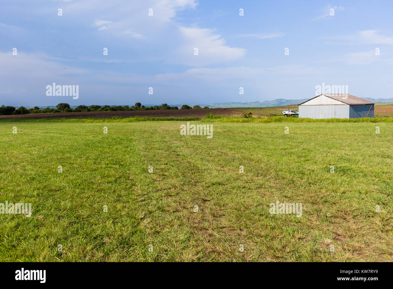 By plane outside grass airstrip hi-res stock photography and images - Alamy
