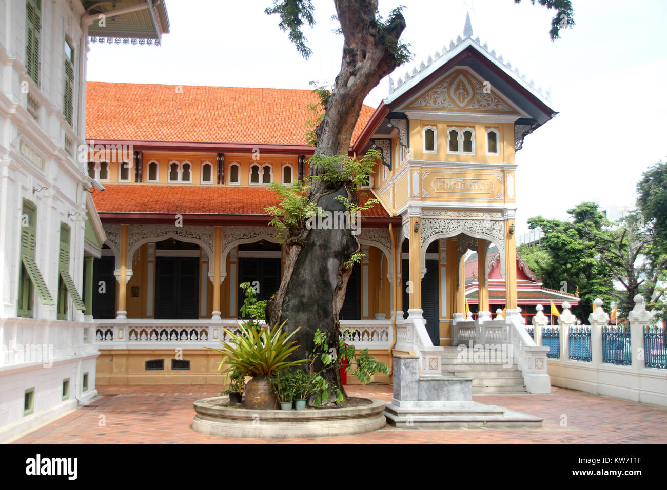 Europen style buildings in the Wat Bowonniwe, Bangkok, Thailand Stock ...
