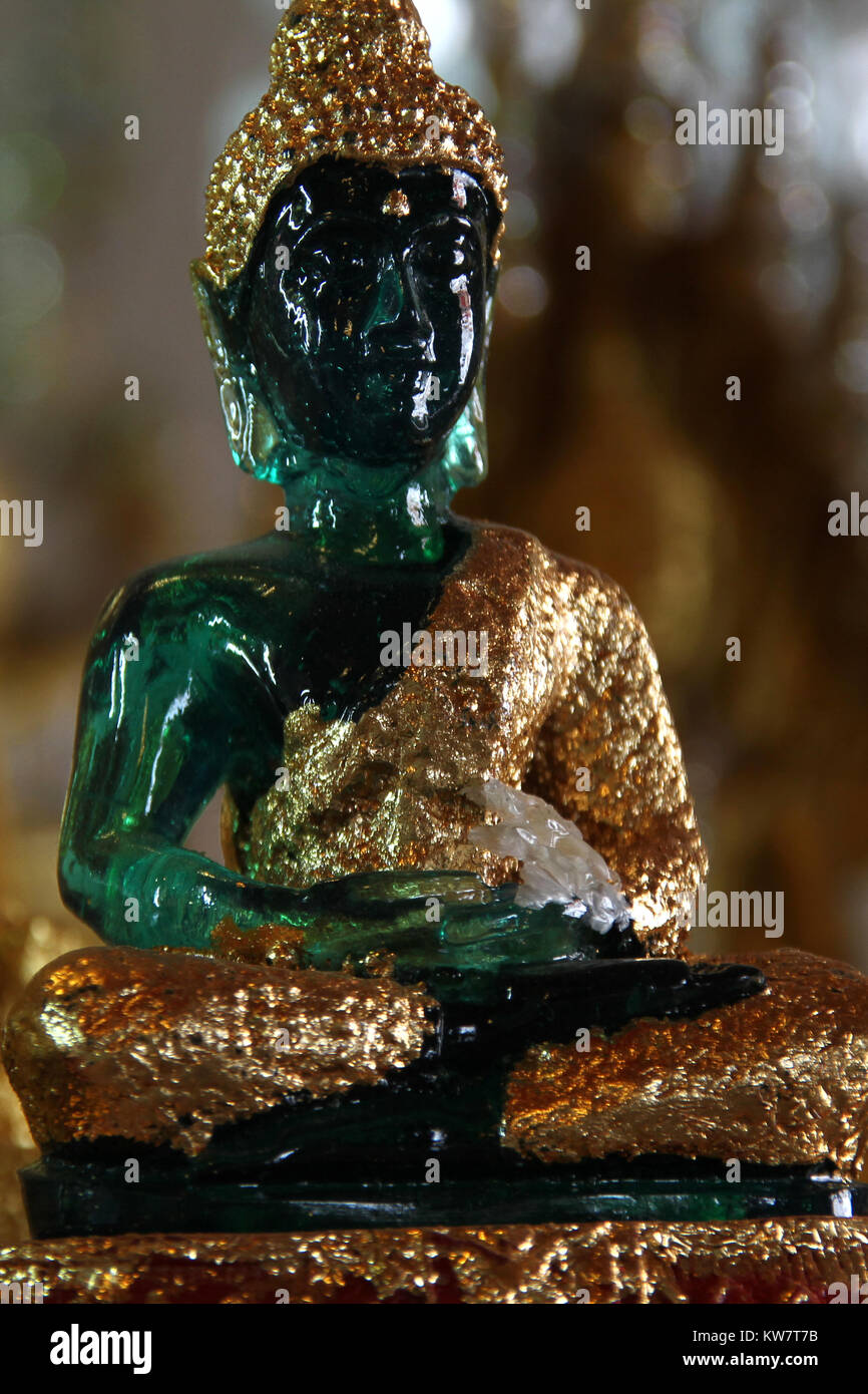 Green glass buddha statue hi-res stock photography and images - Alamy