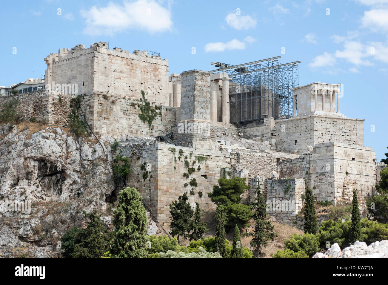 Tempio di atene acropoli propylaea atene hi-res stock photography and ...