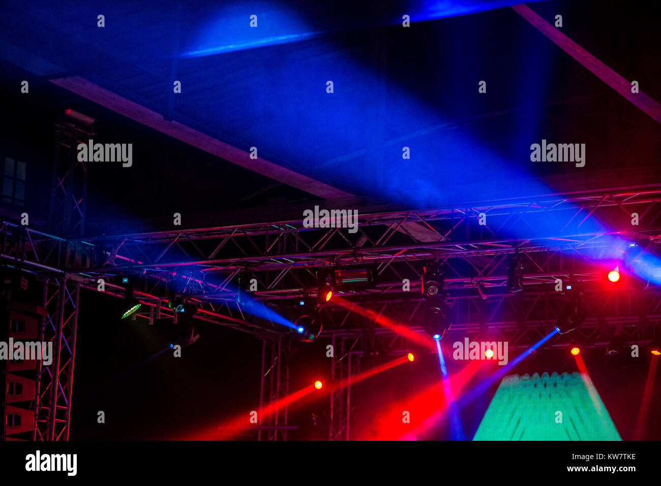 Spotlights on stage hi-res stock photography and images - Alamy