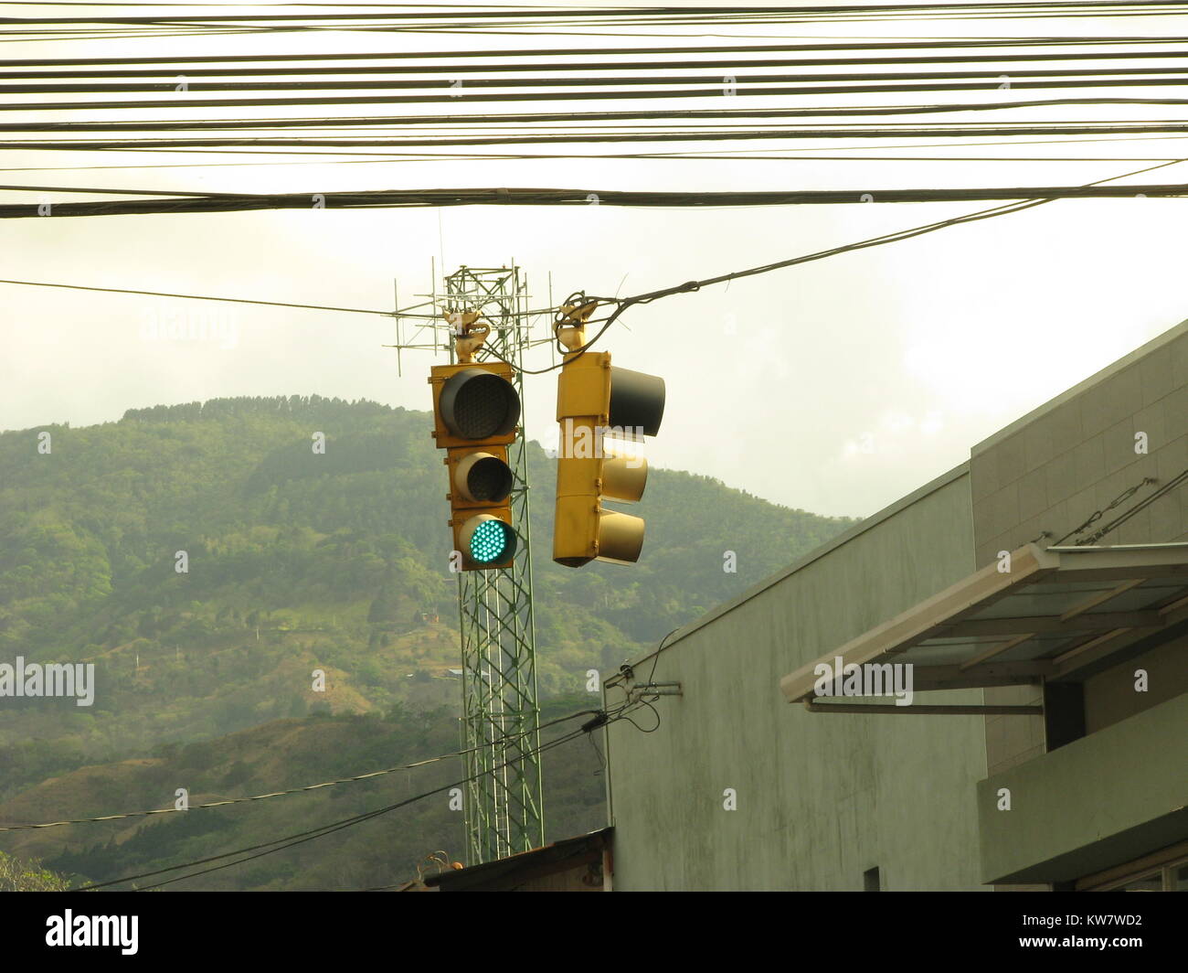 Close up of a traffic light in urban Costa Rica Stock Photo - Alamy