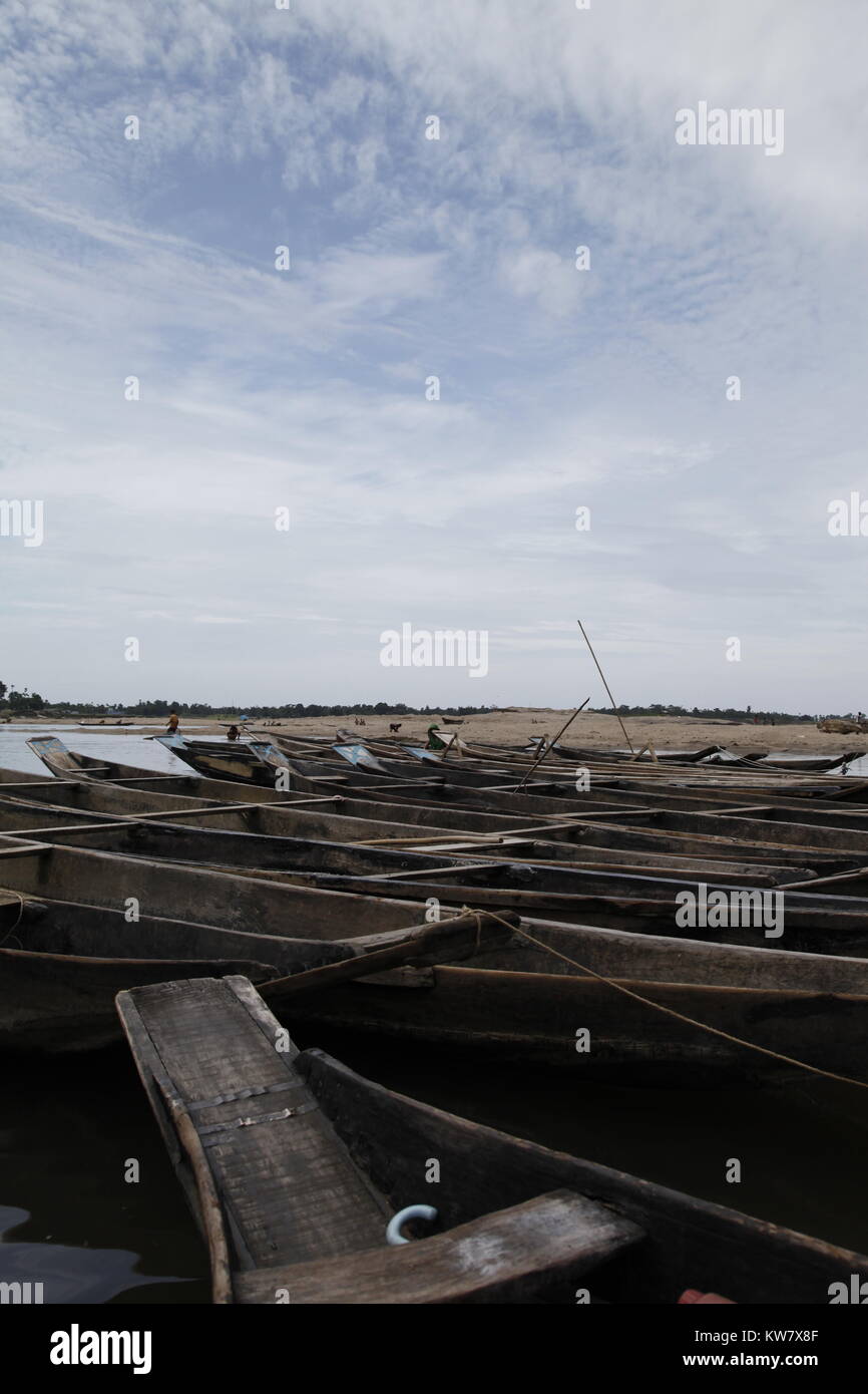 Bengali boat hi-res stock photography and images - Alamy