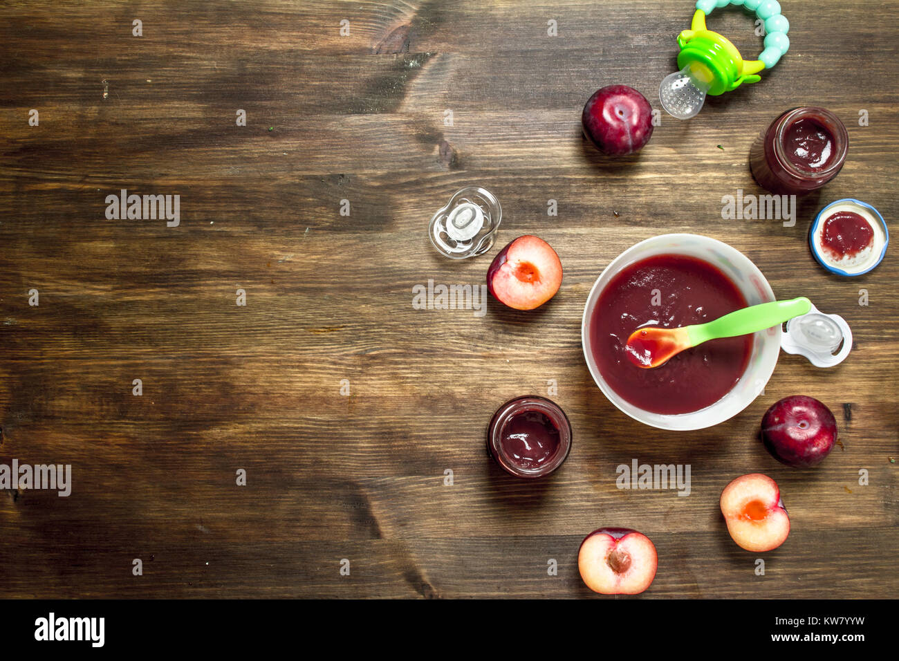 Baby food. Baby puree from fresh plums. On a wooden background Stock ...