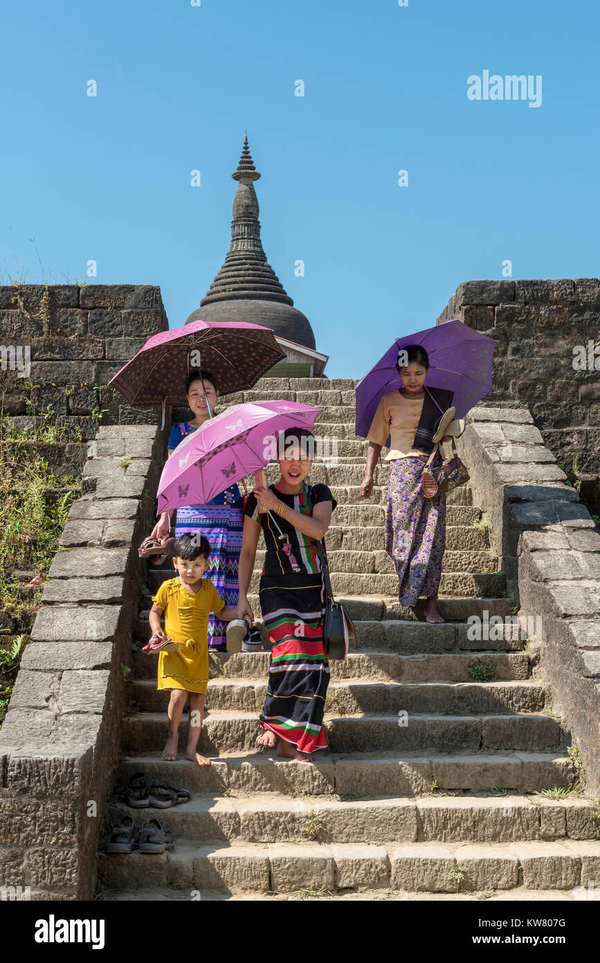 Koe thaung temple hi-res stock photography and images - Alamy