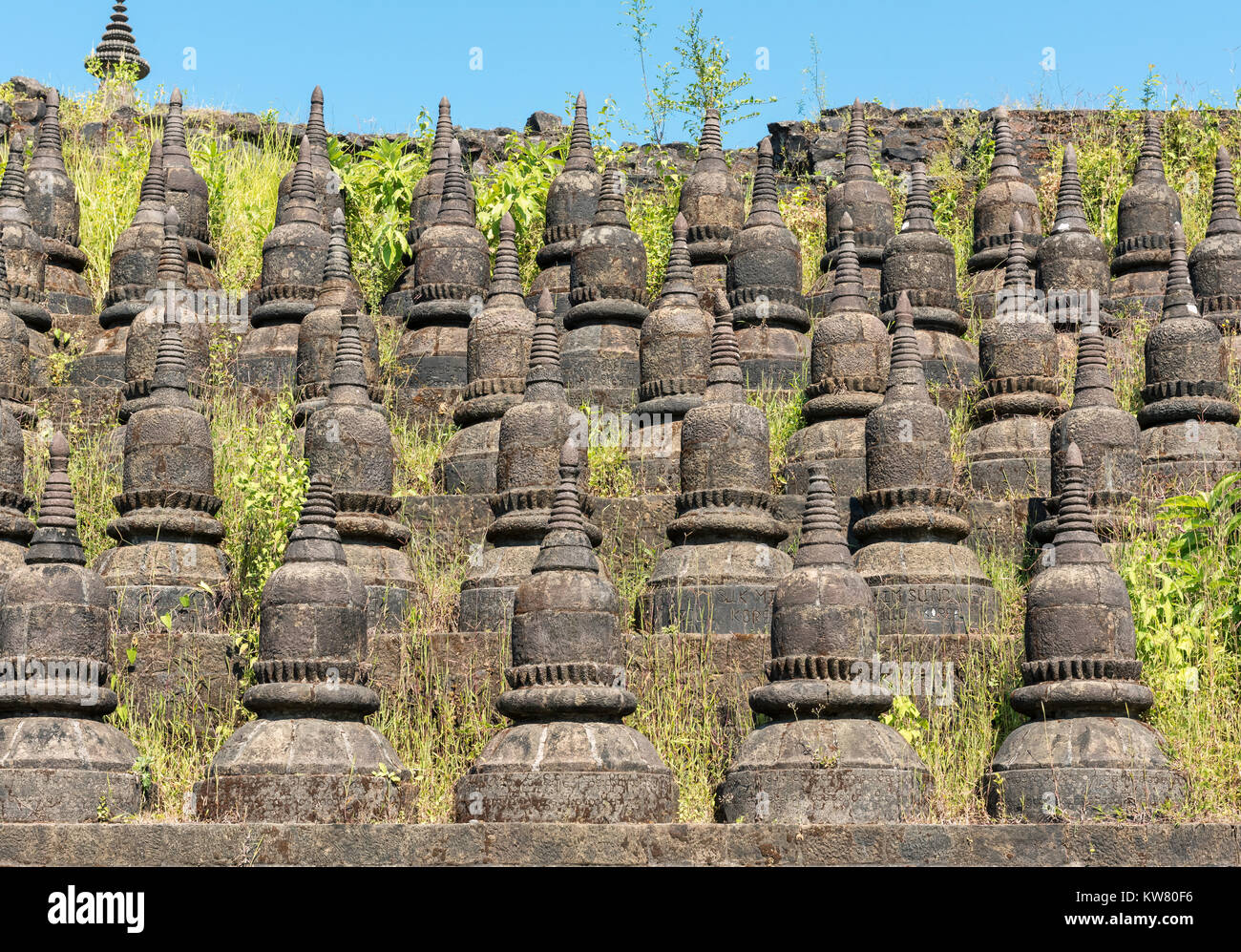 Koe Thaung (Kothaung) Pagoda, Mrauk U, Burma (Myanmar Stock Photo - Alamy