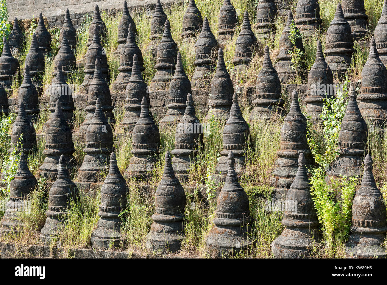 Koe Thaung (Kothaung) Pagoda, Mrauk U, Burma (Myanmar Stock Photo - Alamy