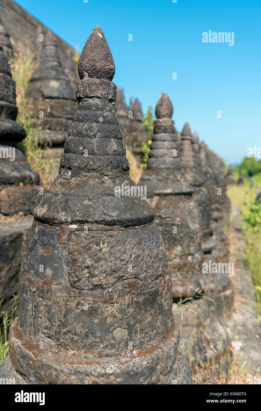 Koe Thaung (Kothaung) Pagoda, Mrauk U, Burma (Myanmar Stock Photo - Alamy