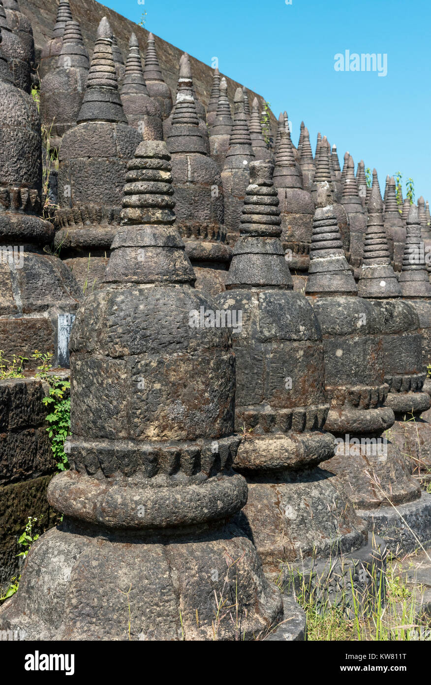 Koe Thaung (Kothaung) Pagoda, Mrauk U, Burma (Myanmar Stock Photo - Alamy