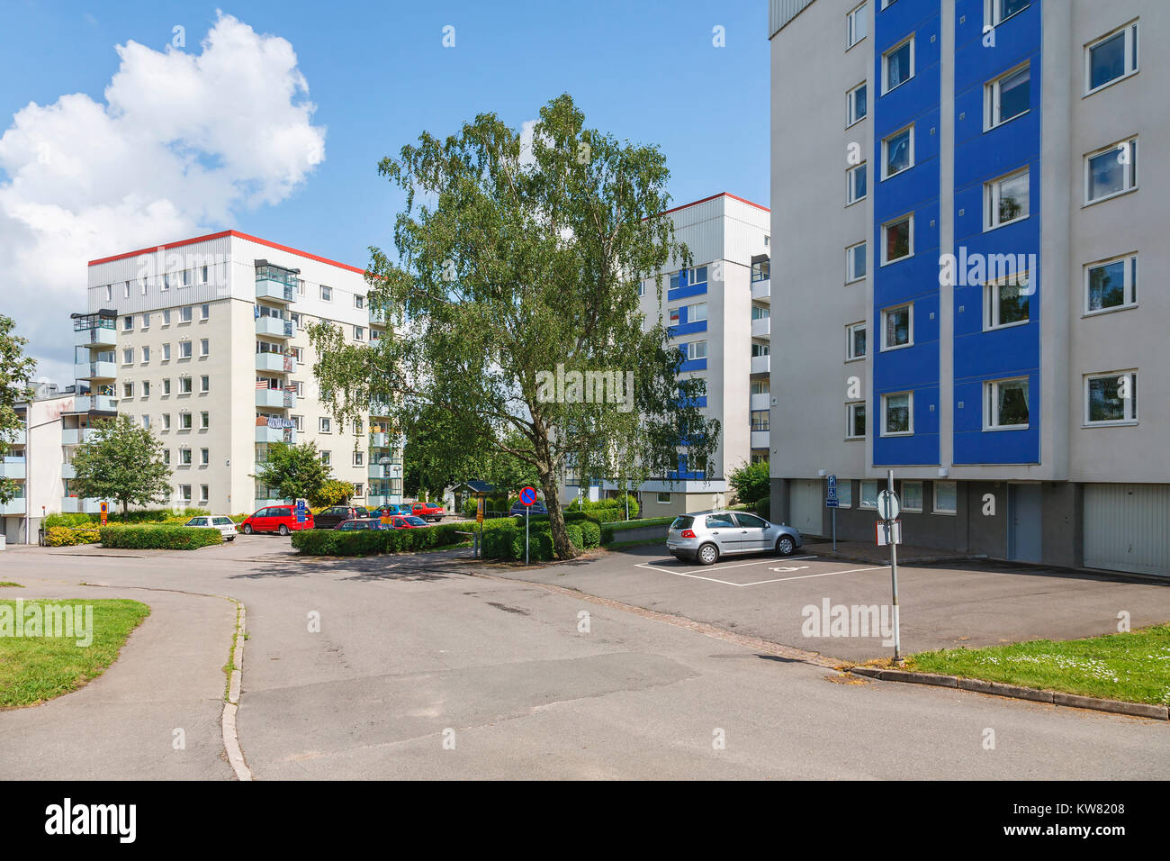 High street garage hi-res stock photography and images - Alamy