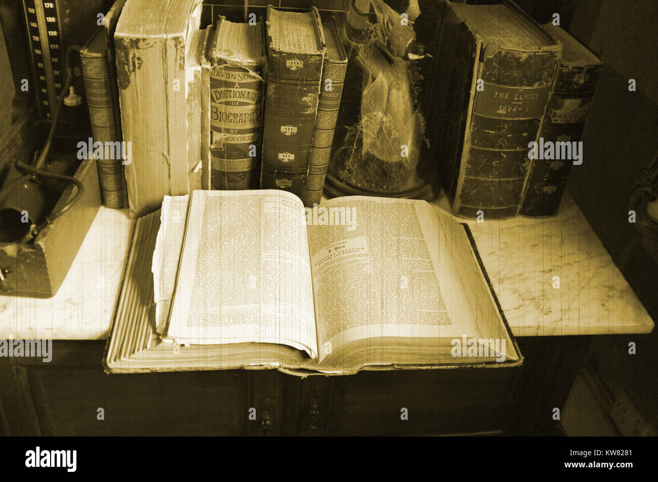 Torn book pages hi-res stock photography and images - Alamy