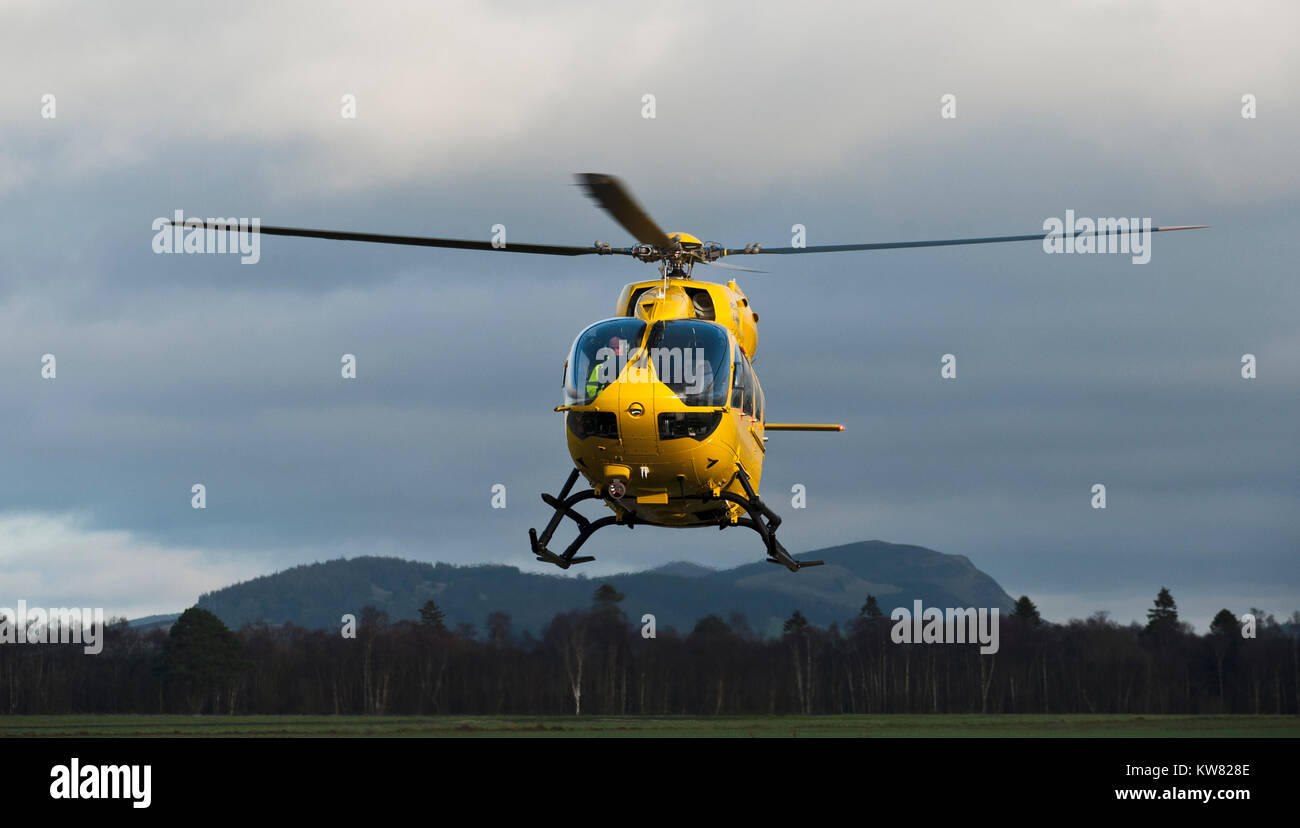 Yellow helicopter hi-res stock photography and images - Alamy