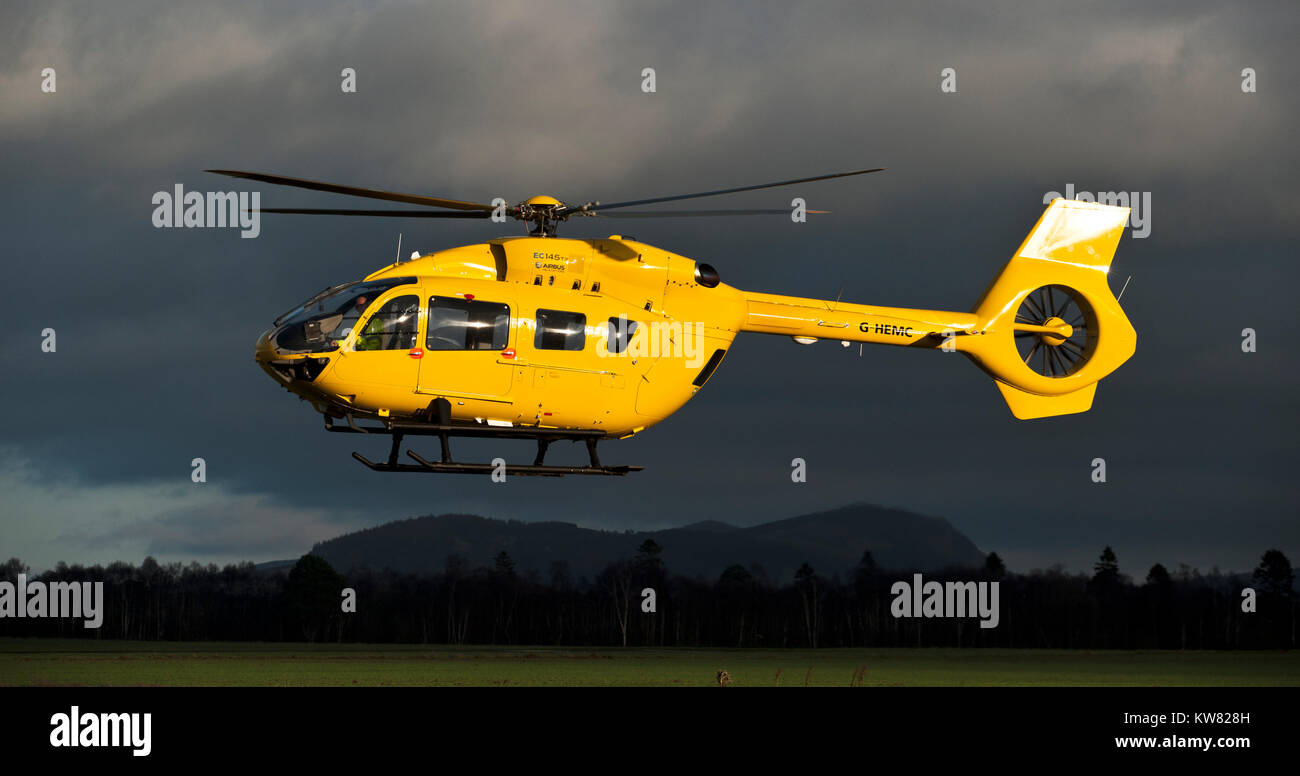 Yellow helicopter hi-res stock photography and images - Alamy