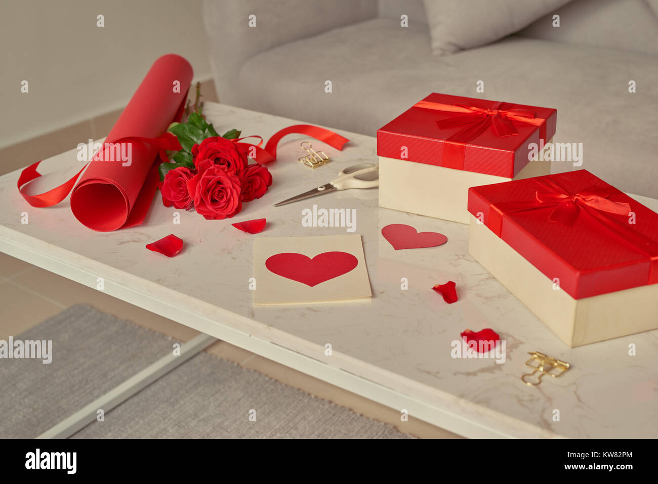 Love gift wrapping with rolls of paper and bouquet of roses Stock Photo ...