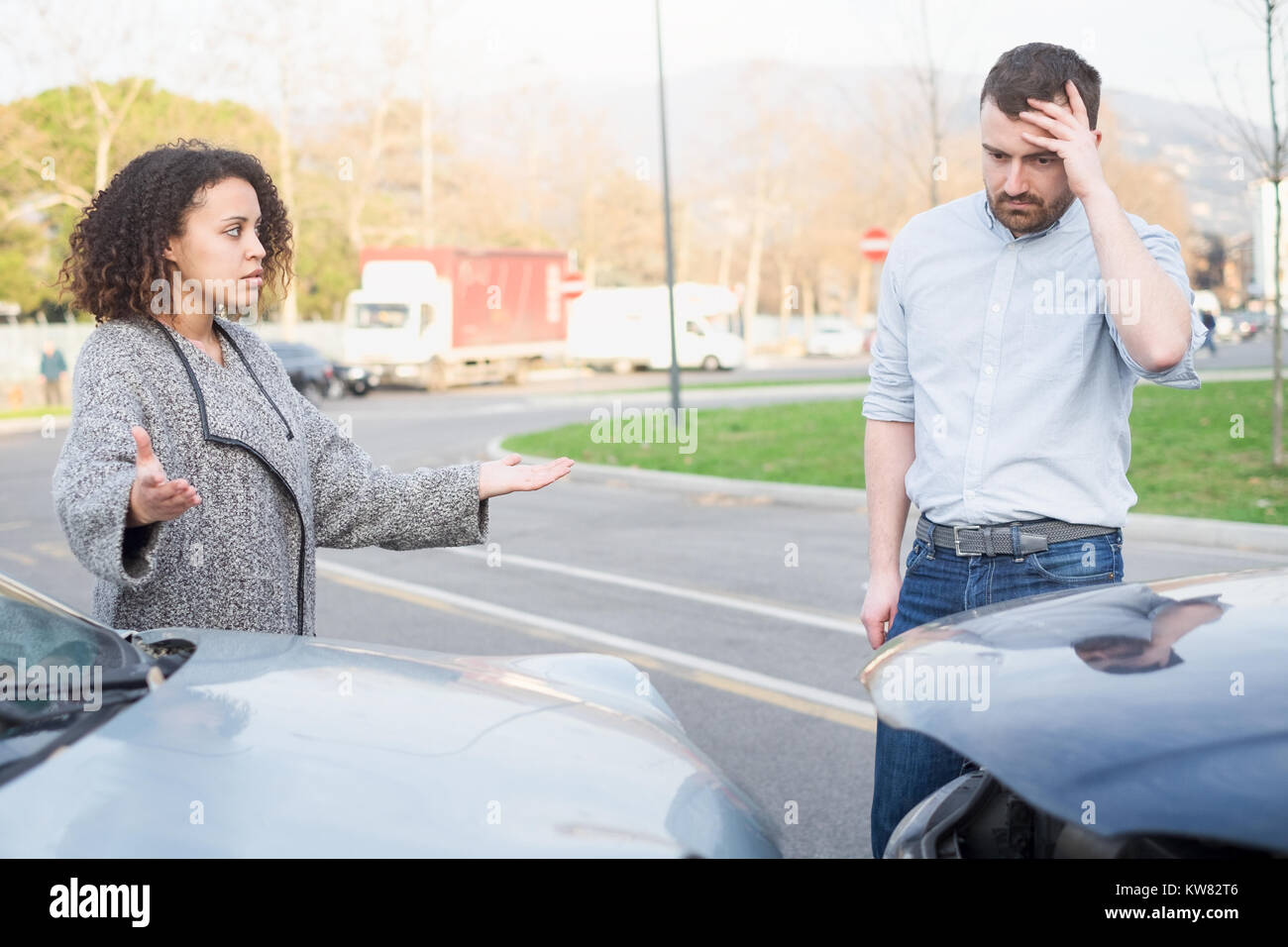 Man and woman arguing after a car crash Stock Photo - Alamy