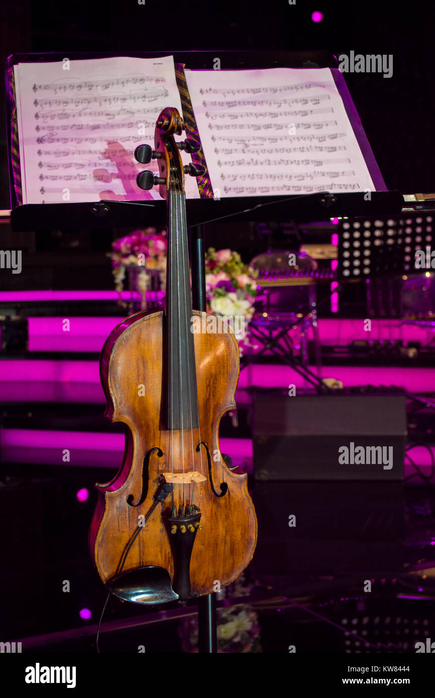 Musical notes musical instruments hi-res stock photography and images ...