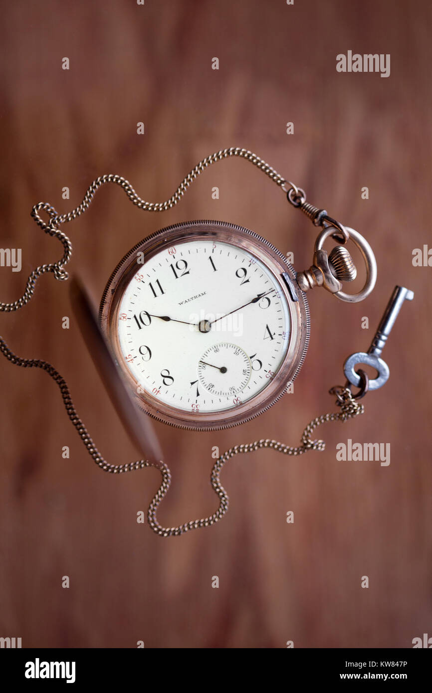 Antique watch and chain hi-res stock photography and images - Alamy