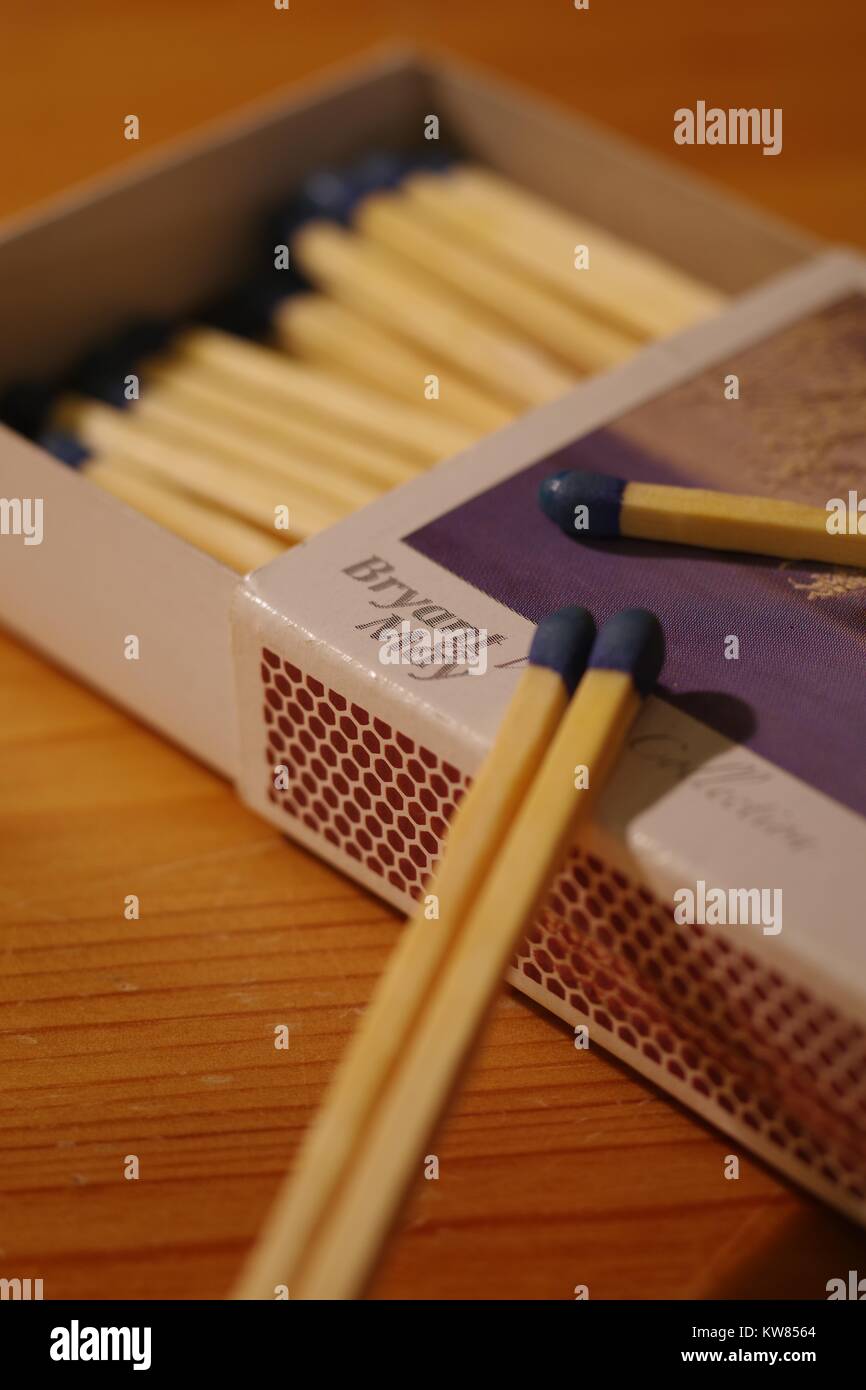 Box extra long matches hi-res stock photography and images - Alamy
