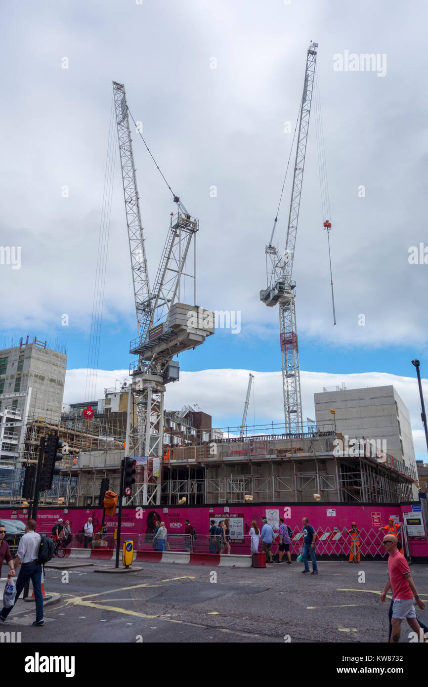 Tottenham court road building works hi-res stock photography and images ...