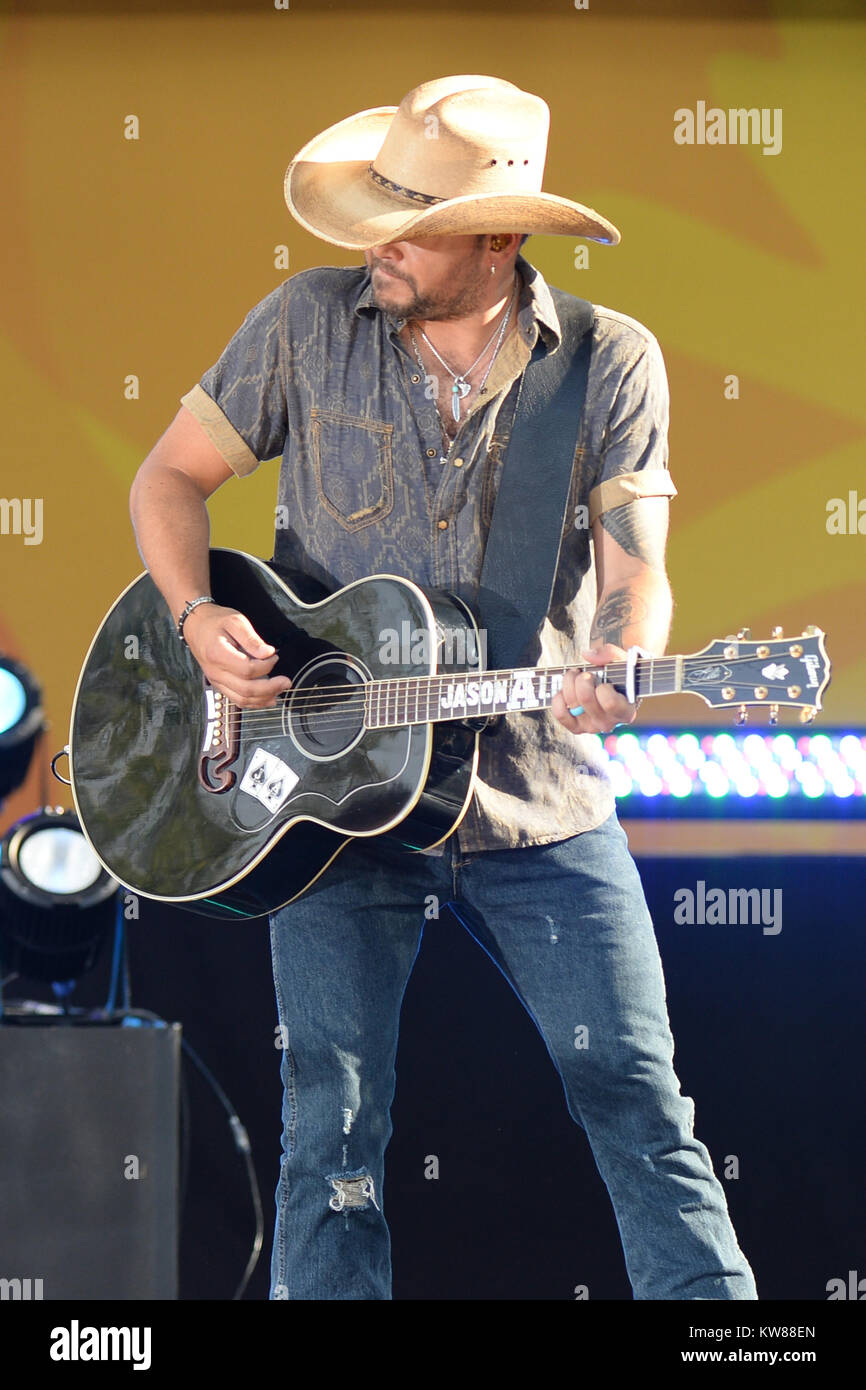 NEW YORK, NY - AUGUST 26: Country music singer Jason Aldean performs on ...