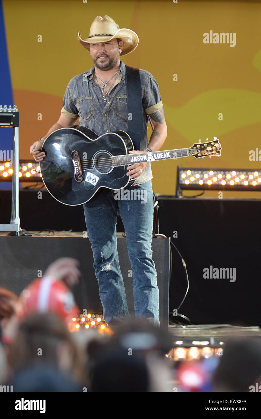 NEW YORK, NY - AUGUST 26: Country music singer Jason Aldean performs on ...