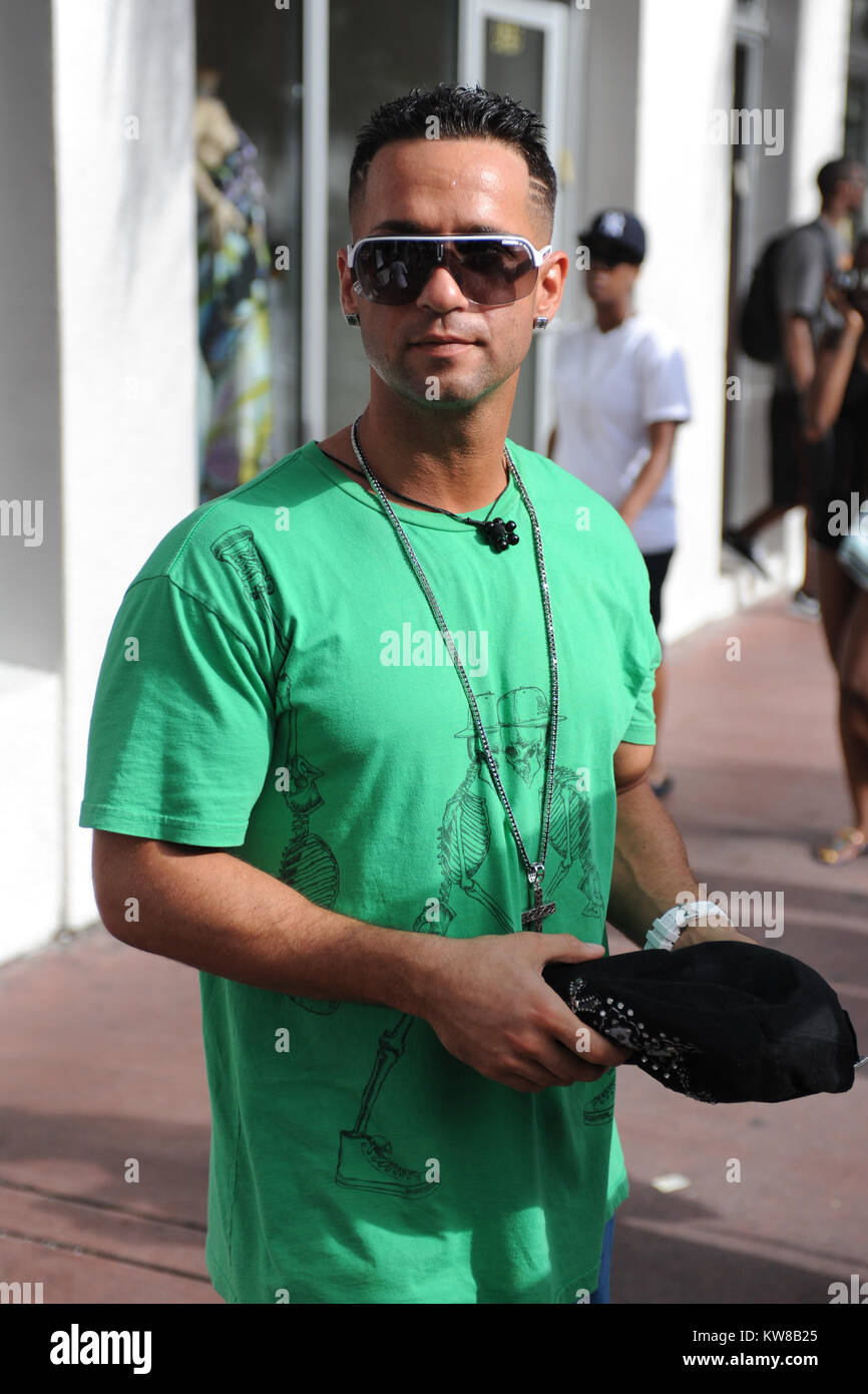 MIAMI, FL - Summer 2010: Angelina Pivarnick, Sammi Giancola on the set ...