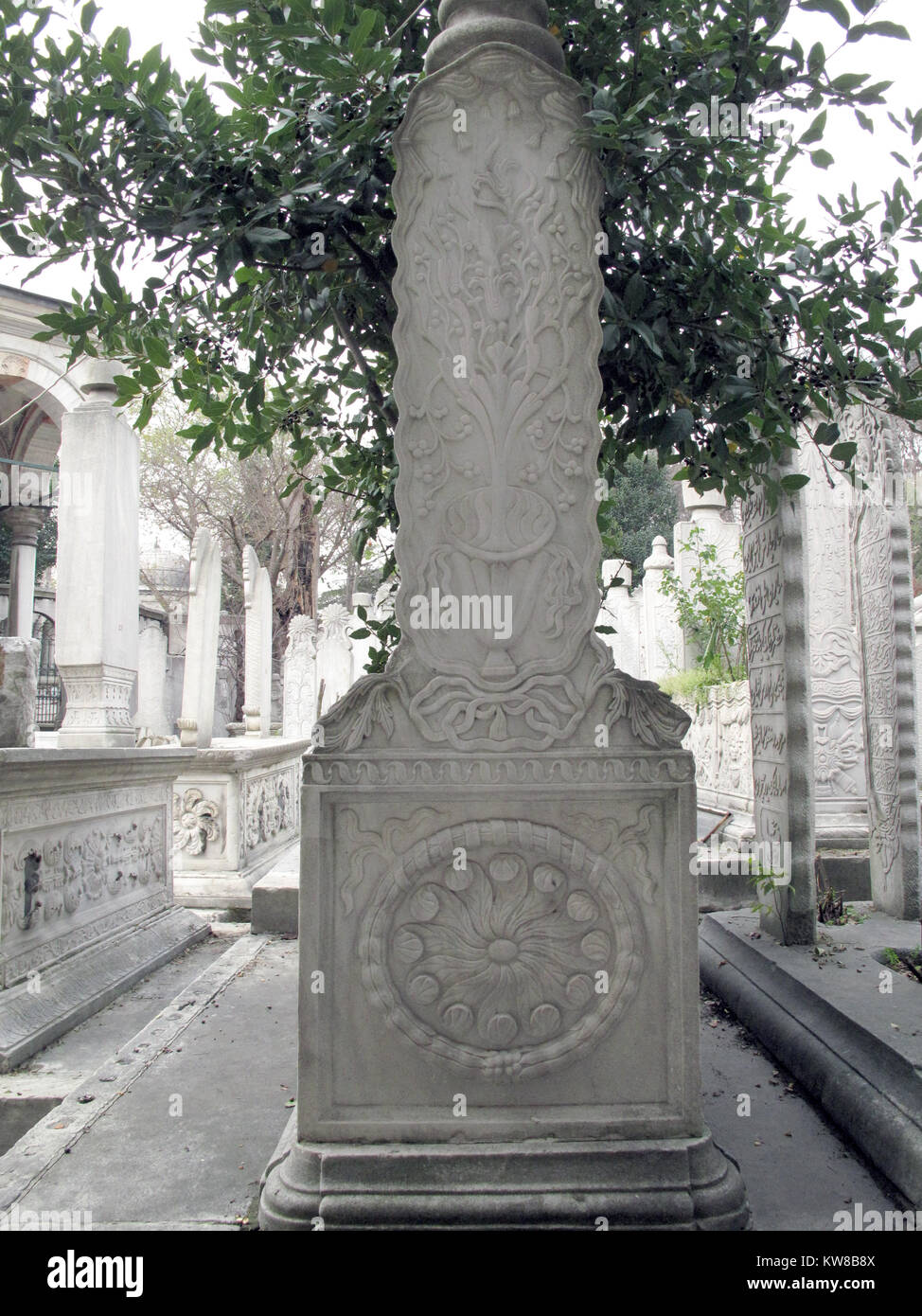 Ottoman tombstones are really Ottoman and Istanbul is the center of ...