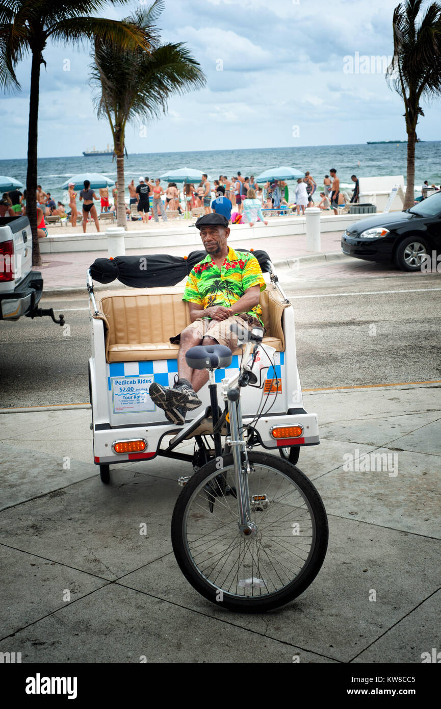 MIAMI BEACH, FL - MARCH 07: College kids party as they celebrate Spring ...