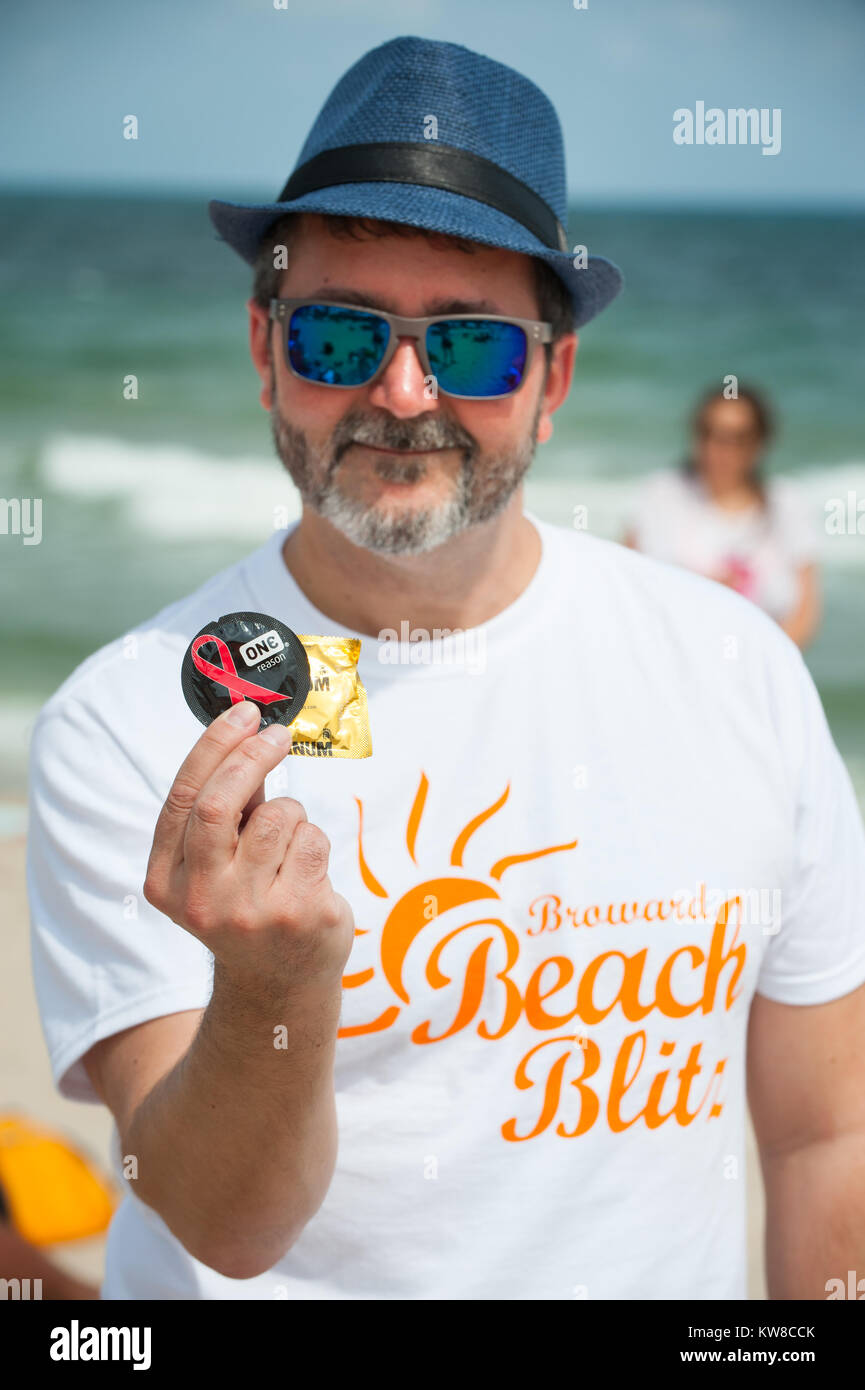 MIAMI BEACH, FL - MARCH 07: College kids party as they celebrate Spring ...