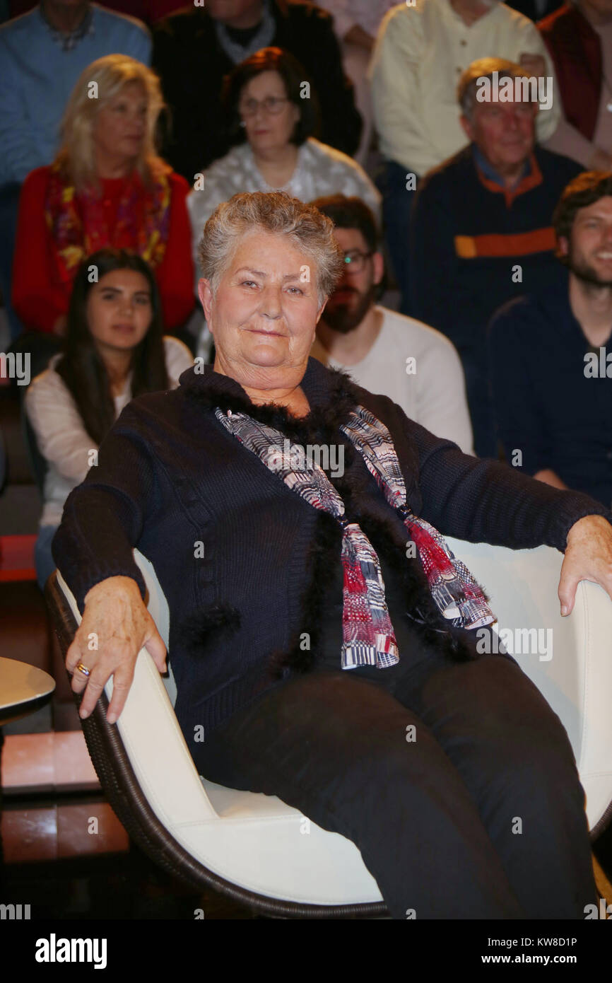 Featuring: Erika Simon (Rentnerin, fand 1991 Where: Hamburg, Germany ...