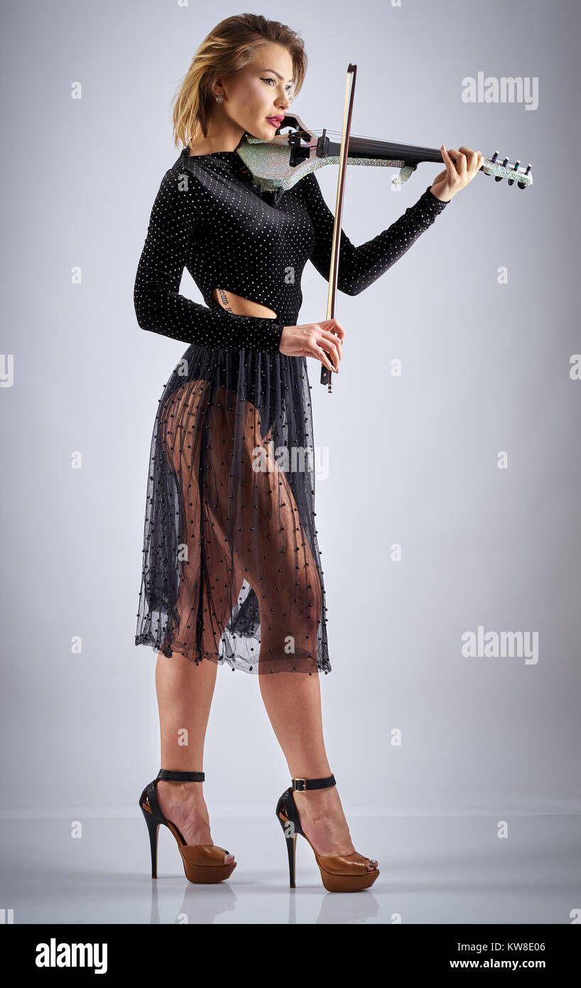 Woman violin player, studio shot Stock Photo - Alamy