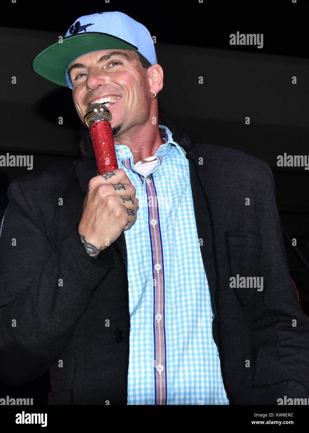 HOLLYWOOD FL - NOVEMBER 13: Robert Van Winkle aka Vanilla Ice performs ...